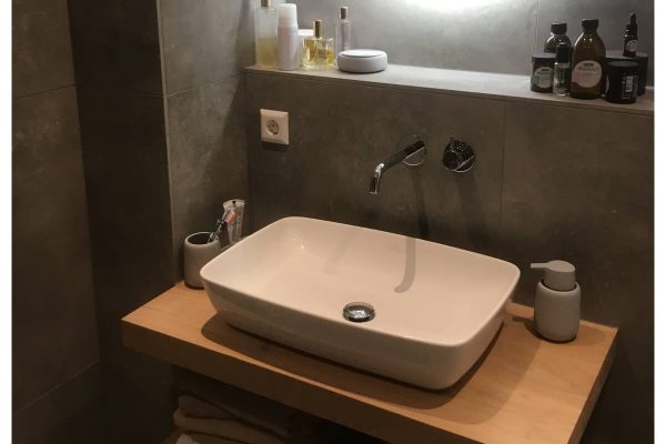 Welke materialen voor meubels kun je in de badkamer gebruiken ...